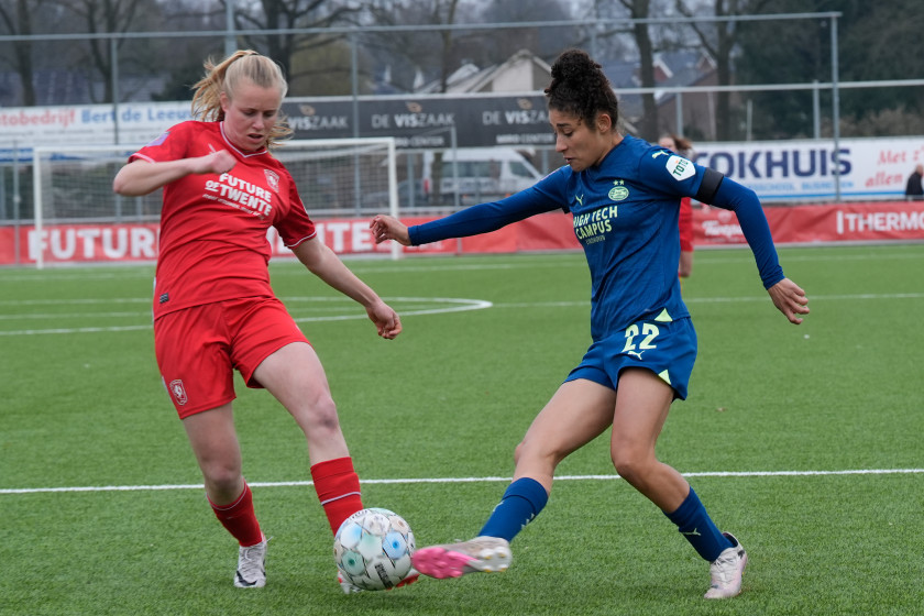 Elena Dhont schiet FC Twente Vrouwen naar zege op PSV