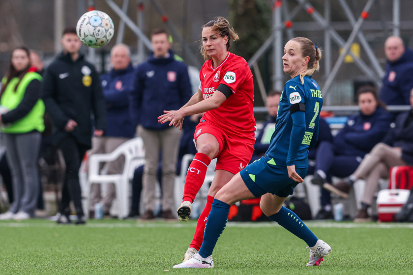 Elena Dhont schiet FC Twente Vrouwen naar zege op PSV