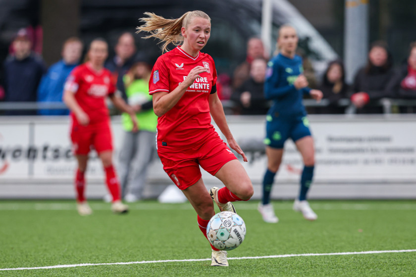 Elena Dhont schiet FC Twente Vrouwen naar zege op PSV