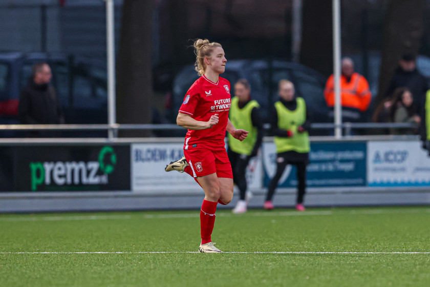 Elena Dhont schiet FC Twente Vrouwen naar zege op PSV